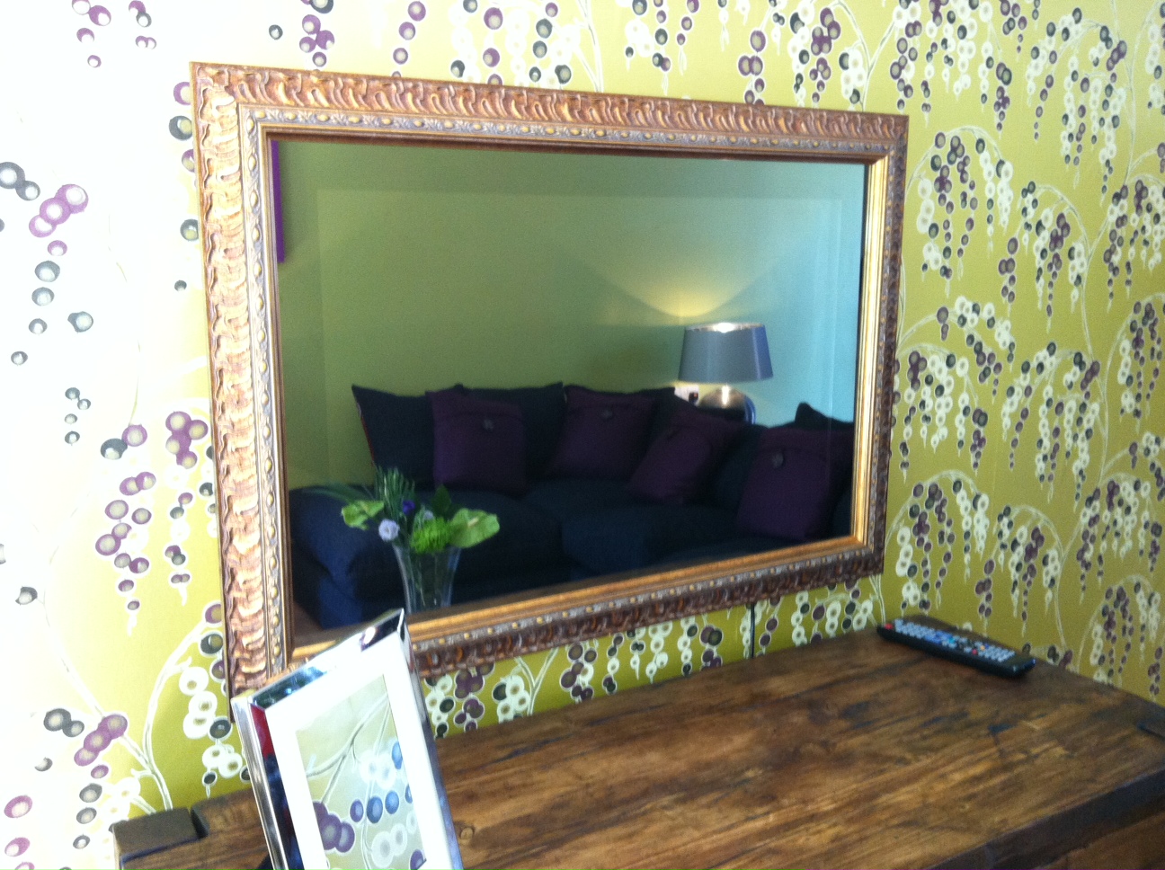Mirror TV Used in ITV 60 Minute Makeover | Pro Display