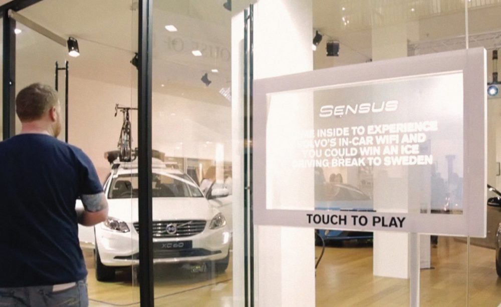 Volvo Uses Interactive Window in Pop-Up Store | Pro Display