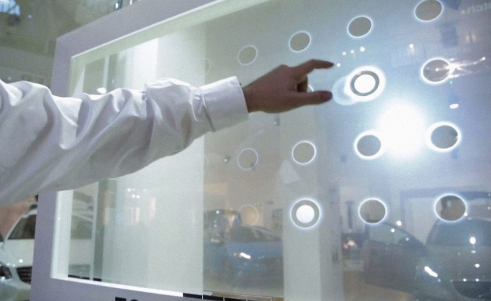 Volvo Uses Interactive Window in Pop-Up Store | Pro Display